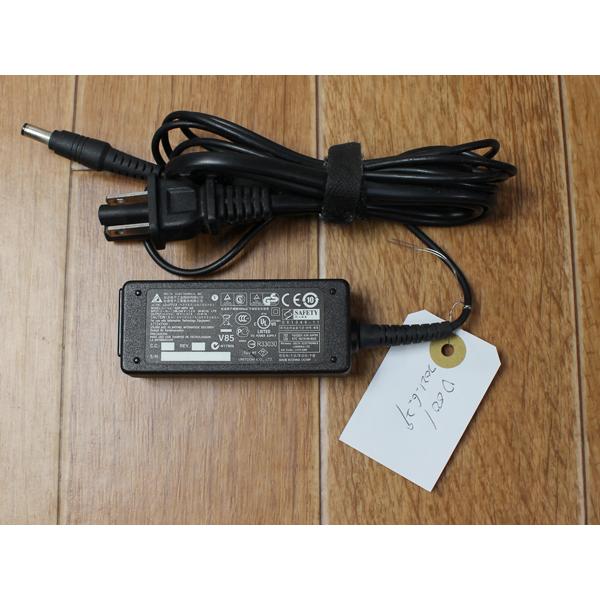 DELTA製ノートパソコン用のACアダプター ADP-40PH ABです。中古品ですので使用感があります。現状でのお渡しとなります。MODEL:ADP-40PH ABINPUT:100-240V〜1.2A 50-60HzOUTPUT:19V...