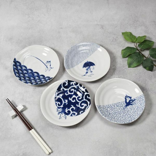 商品説明伝統柄と猫が融合した、遊び心あふれる中皿「SOMENEKO」シリーズ。和の意匠にひょっこり現れる猫の姿が愛らしく、毎日の食卓を和ませてくれます。サイズ／直径16.4×高さ2.7cm重さ／約225g素材／磁器質感／つややか生産地／日本...