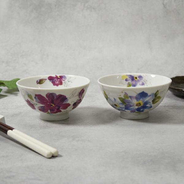 商品説明やさしい色合いの花模様が、毎日の食卓を彩るご飯茶碗。電子レンジ・食洗機対応で、扱いやすさも◎。サイズ／口径11.3×高さ5.6cm重さ／約142g容量／約265cc（満水）素材／磁器質感／つややか生産地／日本（美濃焼）電子レンジ・食...