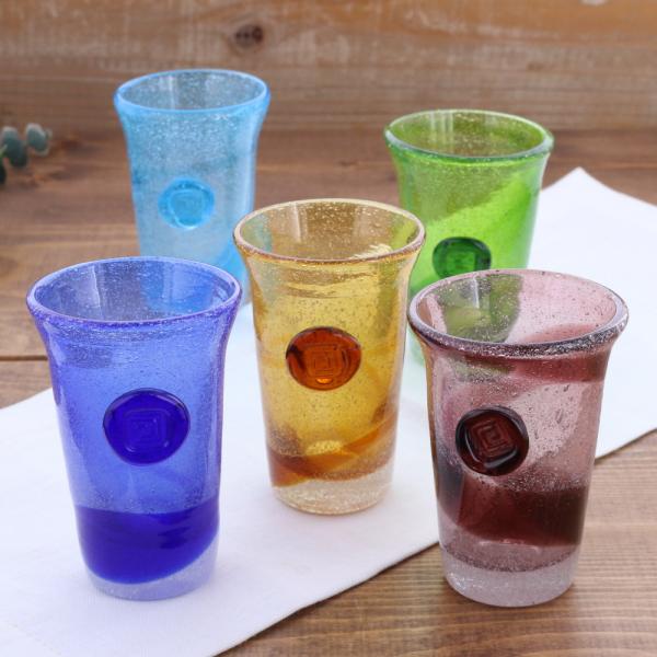 商品説明手吹きの手作り感がかわいい、小さいサイズのグラスです。お水やソフトドリンクを注ぐグラスとしてはもちろん、一口ビールグラスや冷酒グラスとしてもぴったり。商品詳細サイズ／口径6.5×高さ9.5cm重さ／約180g容量／約125cc（満水...