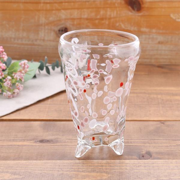 商品説明手づくりの温もりある脚付きグラス。お水やお茶もおしゃれに演出してくれます。おもてなし食器としてビールグラス・焼酎カップとしてもおすすめ。商品詳細サイズ／口径8×高さ13.5cm箱／15.3×10×9.5cm重さ／約293g箱入り／約...