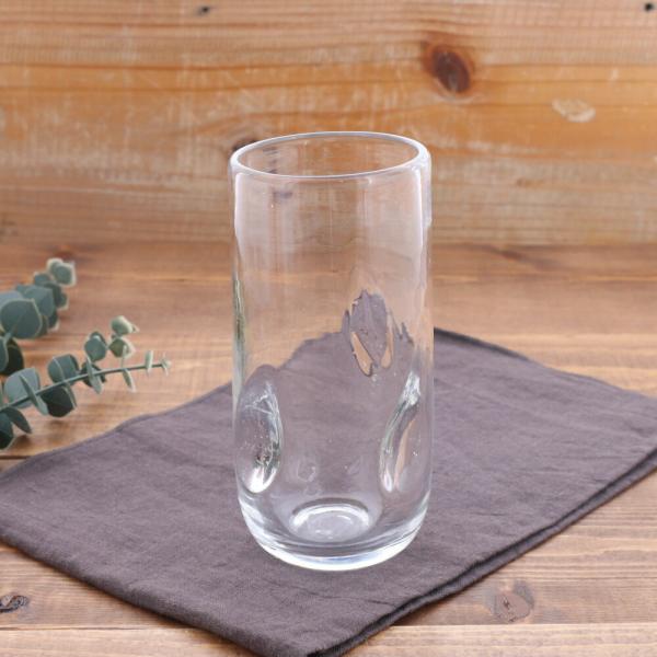 商品説明手吹きの手作り感が味わい深く、クリアなガラスでさわやかな印象のグラスです。ビアグラス・ジュースやお水のコップにぴったり。430ccの大容量でたっぷり飲みたい方におすすめです。普段使い・おもてなし食器・業務用食器など様々なシーンで活用...