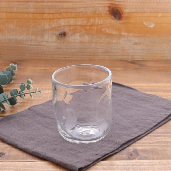 商品説明手吹きガラスが味わい深く、クリアなガラスがさわやかな印象のグラスです。ビアグラス・ジュースやお水などのコップにぴったり。普段使い・おもてなし食器・業務用食器など様々なシーンで活用いただけます。商品詳細サイズ／口径8×高さ9.2cm重...