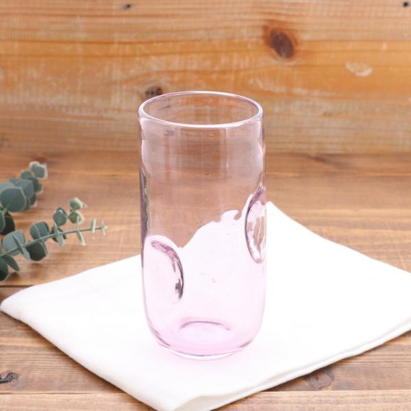 商品説明手吹きの手作り感が味わい深く、ピンク色でかわいい印象のガラス製グラスです。ビアグラス・ジュースやお水のコップにぴったり。430ccの大容量でたっぷり飲みたい方におすすめ。普段使い・おもてなし食器・業務用食器など様々なシーンで活用いた...