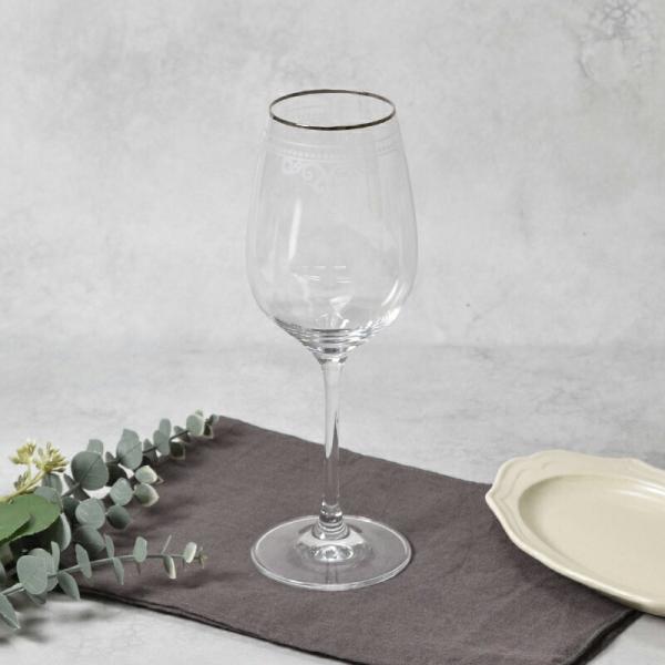 商品説明シンプルで上品なワイングラスです。飾り気のない洗練されたデザインなので、テーブルを落ち着きのある空間に演出してくれます。商品詳細サイズ／口径5.5×高さ21.5cm重さ／約145g容量／約350cc（満水）素材／カリクリスタル質感／...