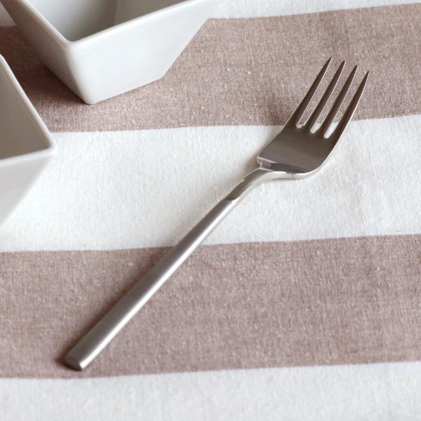 スタイリッシュなデザインのカトラリー「PRALINEシリーズ」。美しい光沢と高級感を感じさせるステンレス製です。表面はつややかですが、持ち手部分のみマットな仕様。テーブルをワンランクアップするのに欠かせない、ホテル定番のアイテムです。サイズ...