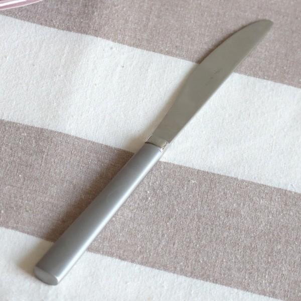 スタイリッシュなデザインのカトラリー「PRALINEシリーズ」。美しい光沢と高級感を感じさせるステンレス製です。表面はつややかですが、持ち手部分のみマットな仕様。テーブルをワンランクアップするのに欠かせない、ホテル定番のアイテムです。サイズ...