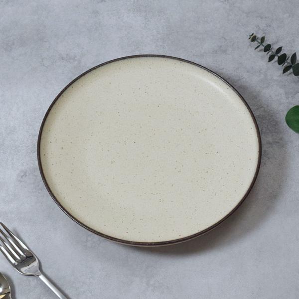 商品説明暮らしに溶け込むナチュラルなプレートセットです。セット内容/商品詳細（サイズ・重さ）・プレート×4 直径25×高さ3.6cm 約615g素材／磁器質感／マット(ラップはつきません)生産地／日本（美濃焼）電子レンジ・食洗機可オーブン・...