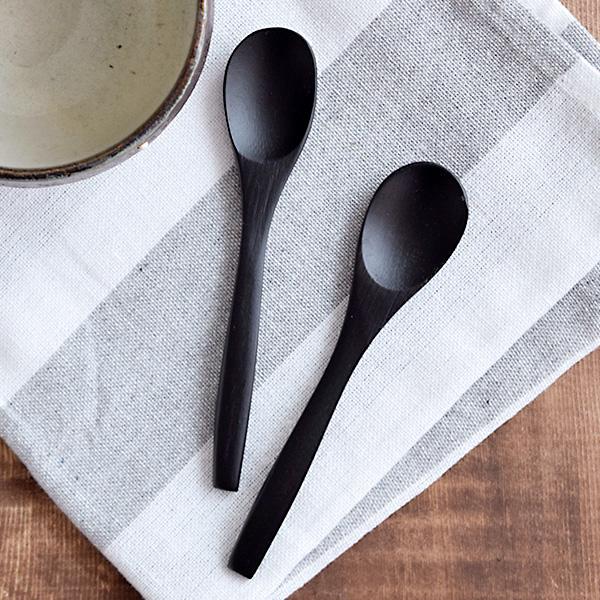 竹製の黒の楕円スプーン。デザートスプーンやアイスクリームスプーン、茶碗蒸し用のスプーンなどに丁度良いサイズです。食器に触れても傷つけたり、嫌な音を出しません。また、熱くなりにくいので熱々の料理が食べやすいのも特徴です。やさしい感触はステンレ...