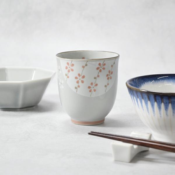 商品説明ピンク色のしだれ桜の美しい絵柄がほっこり癒やしてくれる湯のみ。ほどよいサイズ感で、食後やティータイムのお茶をゆったりと楽しめます。日本の美しい季節を思わせる和食器は普段使いや飲食店食器としてもおすすめ。商品詳細サイズ／口径7.7×高...