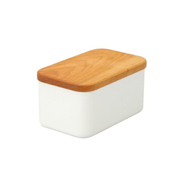 ●商品仕様●◆外寸 15.7×9.7×高さ8.1cm◆内寸 14.8×8.6×高さ8.2cm※本体内寸以下のバターは入ります。 ◆容量 0.76L ◆重さ 約490g◆素材フタ：天然木(サクラ)本体：琺瑯◆生産　日本■特徴においうつりがなく...