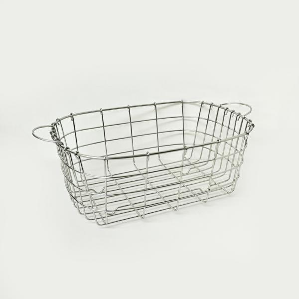 ◆サイズ：35.5×23×高さ13cm(取っ手を含めた長さ39cm)◆素材　18-8ステンレス※知っておいて頂きたい事かご部分の底面、両脇に2，3ヶ所、うすい茶色の、キズのようにみえる、1〜2mmくらいのちいさな溶接跡がのこっていますが、製...