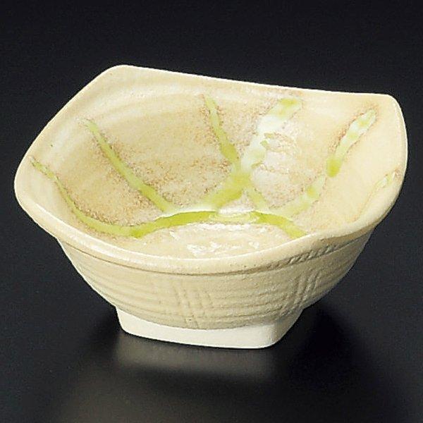商品コード：20-10010-450サイズ（約）：11×5.2cm重量（約）：177g素材：陶磁器【サイズ別/約11cm,和食器,鉢,ボウル,碗,小鉢,イエロー】【旧品番：19-09918-459】