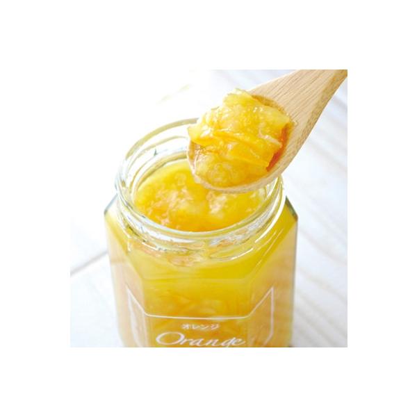 【ジャム】「素材の持ち味を大切に」をコンセプトに、着色料や香料を使用せずにつくったジャムです。砂糖の一部に和三盆糖を使用し、甘さを抑えて果物本来の風味を残しました。【オレンジマーマレード】ピールを砂糖で煮込んだ後、果汁と合わせて仕上げること...