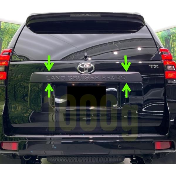 トヨタ純正新品 未使用品  大人気商品のランドクルーザープラド J15 マットブラックエディション用のリアゲートガーニッシュです。こちらの商品は特別仕様車のマットブラックエディション専用の艶消し黒色のガーニッシュになります。こちらの商品に交...