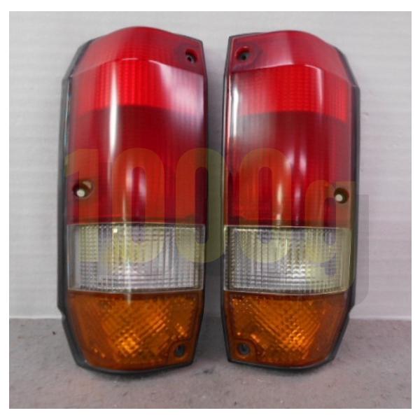トヨタ純正新品 未使用品 希少品のランドクルーザー HZJ76 HZJ77 テールランプ レンズ テールライト 左右セット ランクル 70系です。純正新品ですので品質やフィッティングも安心してお使いいただけます。　適合車種　ランドクルーザー...