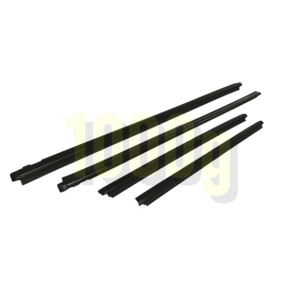 ダイハツ純正新品 未使用品 希少品のミラ ミラジーノ L700S 水切りモール ベルトモール フロント 1台分セットです。経年劣化で色褪せや浮いてくる部品です。こちらの部品を交換するだけで印象がガラリと変わります。純正新品ですので品質やフィ...