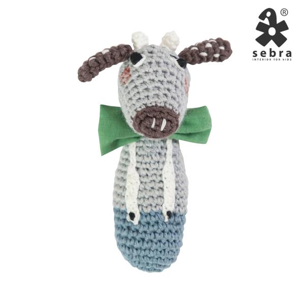 安心と品質を重視したデンマークのベビー＆キッズブランド【sebra セバ】北欧らいしいライトグレイッシュなカラーリングが特徴。赤ちゃんがに握りやすい形状に考えられてかわいいラトル。ハンドメイドの編みぐるみが優しい手触りが特徴的です。振ると中...