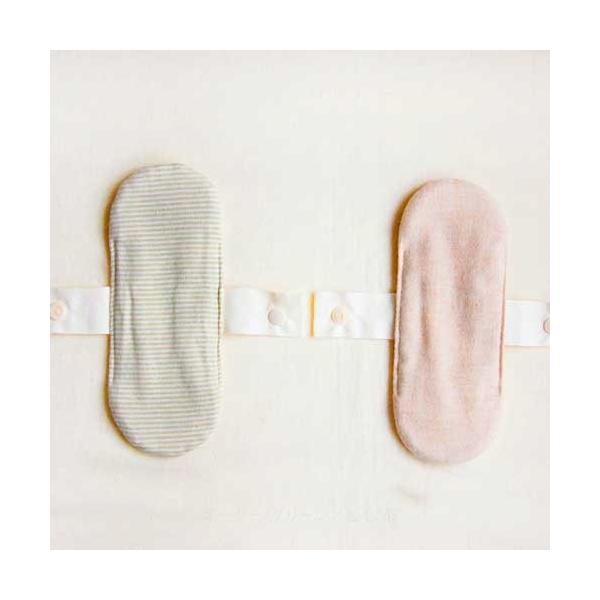 オーガニックコットンのやわらかな風合いの軽い日・おりもの用の布ナプキンです。軽い生理の日やおりものにも使えて、普段使いにも毎日使いたくなってしまう気持ちよさ。気軽に持ち歩きもできる便利な布ナプキンです。本体・縫製糸の素材は、すべて純オーガニ...