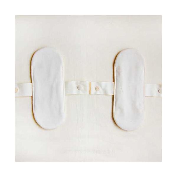 オーガニックコットンのやわらかな風合いの軽い日・おりもの用の布ナプキンです。軽い生理の日やおりものにも使えて、普段使いにも毎日使いたくなってしまう気持ちよさ。気軽に持ち歩きもできる便利な布ナプキンです。本体・縫製糸の素材は、すべて純オーガニ...