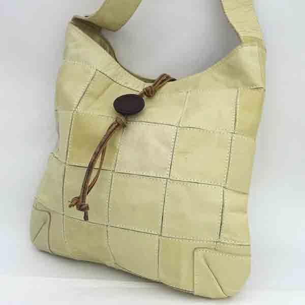 ・メーカー　　：Cavalla / キャヴァラ・サイズ　　　：横幅（W)　（約ｃｍ）:36，高さ（H)　（約ｃｍ）:34.5，奥行（D)　（約ｃｍ）:2，ショルダー　（約ｃｍ）:115，総重量　（約ｇ）:600，ファスナーポケット（外）:1...