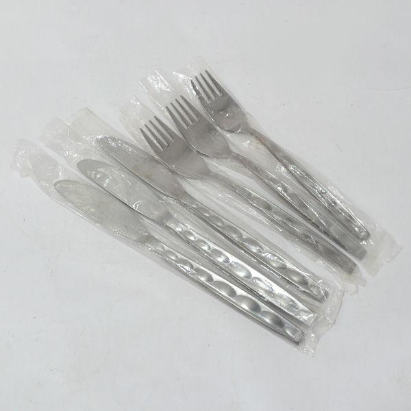 ・メーカー　　：Noritake / ノリタケ・サイズ　　　：(ナイフ)全長 (約cm):20，(フォーク)全長 (約cm):18，・色(柄)の系統：シルバー・デザイン　　：ノリタケ カトラリー フォーク ナイフ--------------...