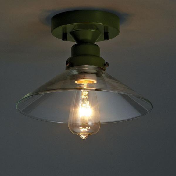 職人手吹きの硝子シェードの懐かしいシーリングランプ。味わいのある奥の深いレトロ感あふれる灯りです。手吹き硝子のため重量は誤差があります。また硝子に気泡が発生しますのでご了承ください。電球は付属しません。シーリングランプは乾燥した屋内専用です...