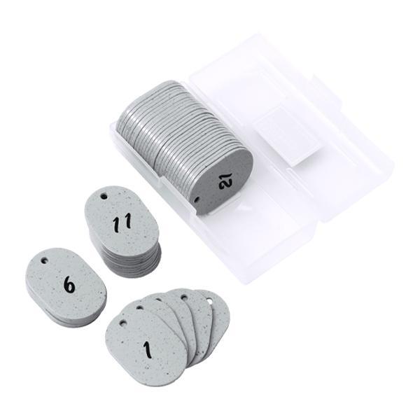 ■種別／グレー■番号／1〜50■サイズ／W40×H60mm、厚さ2.5mm■穴径／約φ4mm■素材／スチロール樹脂■入数／1組（1〜50番までが1枚ずつ）■文字カラー／黒メーカー・委託先在庫のため在庫確認が必要な商品です。予期せぬ欠品・廃番...