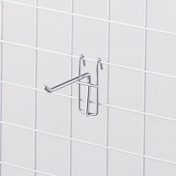 小物類のディスプレイにコンパクトで機能的なネット用吊り下げパーツです。　■種別／L100　■本体／W28mm　■フック部／φ5mm　■素材／スチール製クロームメッキ　■耐荷重／2kg　■備考／ネットピッチ50mm、線径φ3のネットに対応しま...