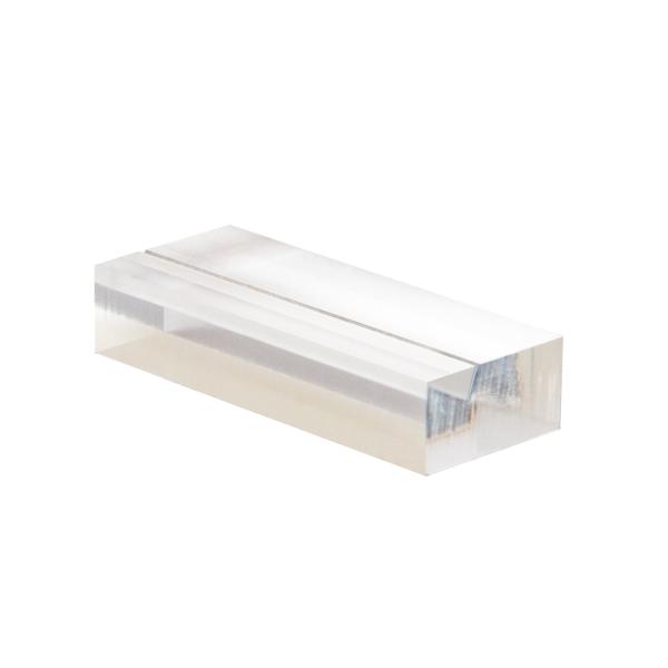 高級感のあるカードスタンド！ショーケース内によく合います。(照明にあたると更にキレイです。)　■種別／A592-1　■サイズ／W50×D20×H10mm　■対応カード厚／約0.3mmまで　■備考／○カードを斜めに掲示します　■素材／アクリル...