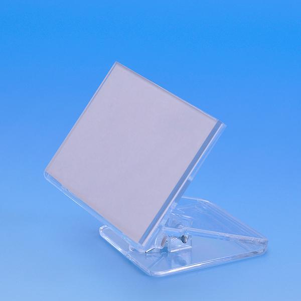 仕切り板や箱にはさみ、高さに応じて見やすい角度にリクライニングできます。　■種別／UC-K2　■中紙サイズ／W80×H50mm　■クリップ開口／15mmまで　■クリップ部分／幅：約50mm、くわえ込む部分：約25mm　■素材／スチロール透明...