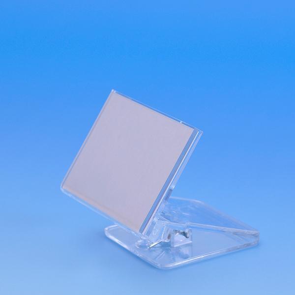 仕切り板や箱にはさみ、高さに応じて見やすい角度にリクライニングできます。　■種別／UC-K3　■中紙サイズ／W65×H45mm　■クリップ開口／15mmまで　■クリップ部分／幅：約50mm、くわえ込む部分：約25mm　■素材／スチロール透明...