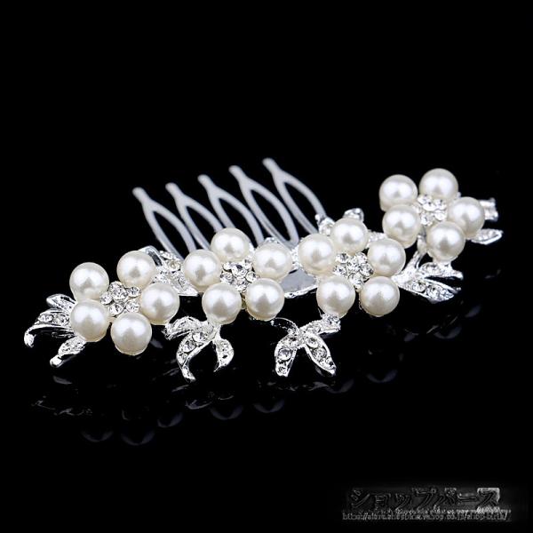 丁寧にはめ込まれたパールの白いフラワーモチーフ小ぶりながらとてもきれいでゴージャスな雰囲気です♪ミセスの方の正装にイチオシの一品です！・パーティ、女子会・お呼ばれ、お誕生会・浴衣、和服、振袖、留袖、袴・成人式、結婚式・卒業式、入学式、卒園式...