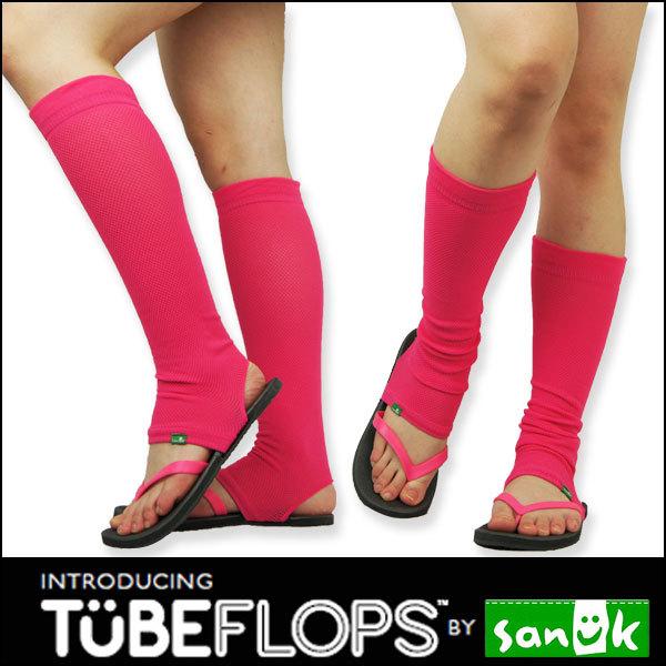 可愛いデザインが目を惹く、サンダルとトレンカが一体化した未来系サンダル。東京ガールズコレクションでモデルさんが着用して話題になりました。ピッタリと伸ばしたりクシュクシュしたり、アレンジ次第で様々なスタイリングが楽しめます。ソールはラバーです...