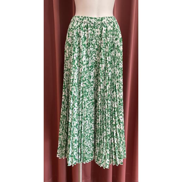 SALE 14,080円→8,400円 priority プライオリティ  プリーツガウチョパンツ柔らかなプリーツが施されたガウチョパンツで、華やかさと動きやすさを兼ね備えています。ウエストは総ゴム仕様で履きやすく、落ち感のあるきれいなシル...