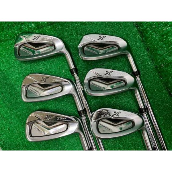 ■種別：アイアンセット　■メーカー：ダンロップ■モデル：ゼクシオX　■シャフト：NSPRO920GH DST 6本セット■フレックス：R　■ロフト：26■本数：6　■番手：5-9 P■長さ：38　■クラブ重量：395■ライ角：61.5　■バ...