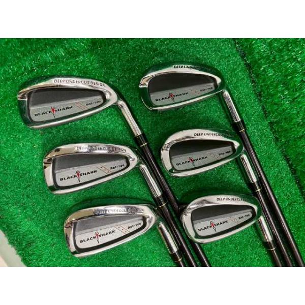 ■種別：アイアンセット　■メーカー：その他■モデル：BLACK SHARK BSI-700　■シャフト：BS-700■フレックス：R　■ロフト：25■本数：6　■番手：5-9　P■長さ：38　■クラブ重量：385■ライ角：0　■バランス：C...