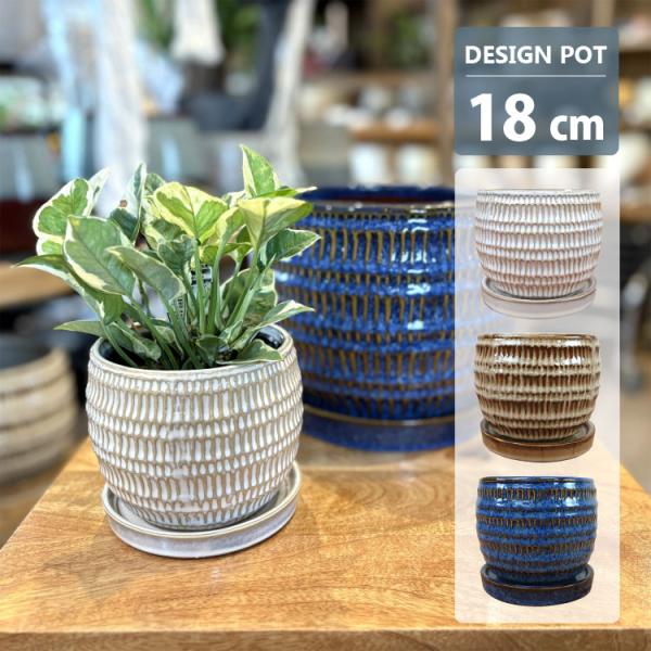 陶器らしいカッチリとした質感の植木鉢。丸い球体型に細かな縦の凹凸がデザインされています。合わせやすいホワイト、ビビットなブルー、落ち着いたベージュの3色をご用意。葉物はもちろん多肉やサボテンにもぴったりな一品です。■ 商品仕様品番：GP10...