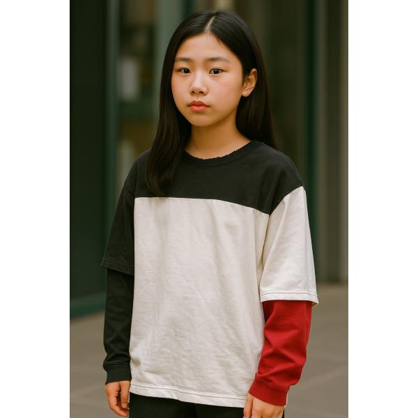 UNFINISHEDの、赤黒白の切り替えロングTシャツスキニーパンツとの相性が良く使いやすい一枚です。【サイズ】M肩幅45身幅52着丈69