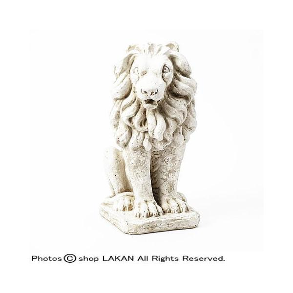 (イタルガーデン社製) エジプトライオン 右向 TE-037400 / 材質：人工大理石製 / サイズ：W20 x D25 x Ｈ44 cm / どこにでも置けそうな適度な大きさのライオン座像です。単体でも 一対でも 格調高く味わえます。白...