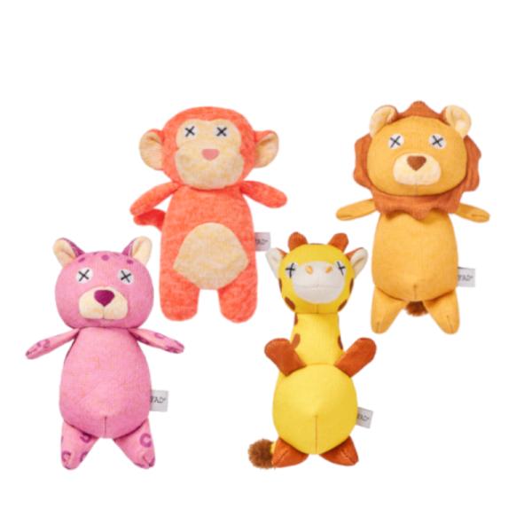×の目と厚めの生地で大人気のプラッシュトイにカラフルなサファリシリーズが仲間入り！キューキュー鳴るスクイーカー入りで、噛んだり咥えたり振り回したり遊び方いろいろ♪鉛を含む重金属の溶出試験（EN71 Part3）に準拠し、安心して遊ばせること...