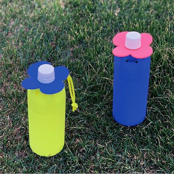 ソフトな手触りで丈夫!撥水性に優れ、汚れが落ちやすく、水に濡れても色移りの心配なし。ペットボトル飲料500〜550ml専用カバーサイズ：W75×H195本体：シリコン紐：ポリエステル留め具：ナイロン