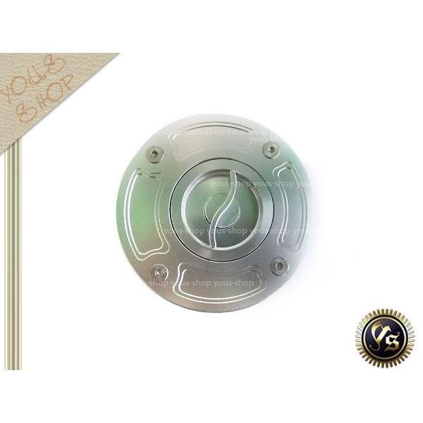 シルバーカラー　アルミ削りだし　アルマイト処理純正のガソリンタンクにボルトオンで装着可能になりますキャップを押し込んで、回転させるだけで脱着が可能になります。【参考適合車種】GSX-R600/750 -2003GSX-R1000 2001-...