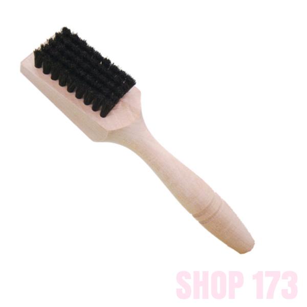 生地を傷めないシミ落しブラシ！ハイ・ベックでのお洗濯にかかせないシミ落とし用のブラシです。馬毛を使用しているので生地を傷めずに汚れを落とすことができます。ブラシの使い方●シミ抜きの方法汚れのひどい部分に水をたっぷり含ませ、そこにハイ・ベック...