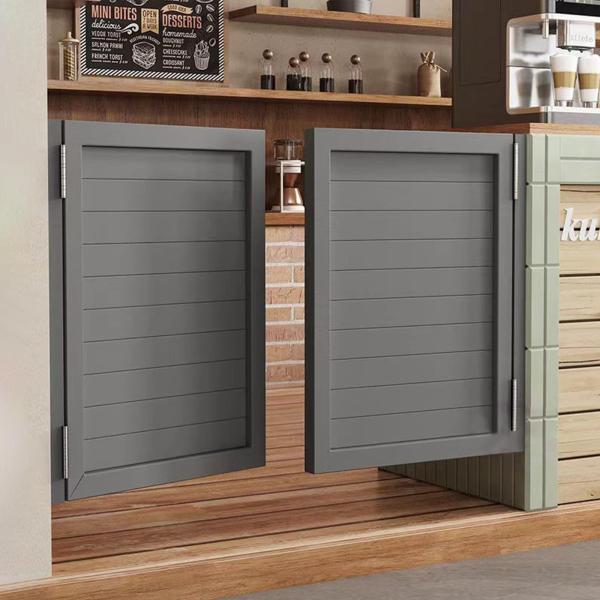 ? 高品質の無垢材：このスイングドアは天然無垢材で作られており、クリアで美しい質感、強い耐久性、強い耐衝撃性があり、表面は水性塗料で処理されており、色はエレガントで装飾的です。? 幅広い用途: スイングドアは、カフェ、バー、サロンの入り口、...