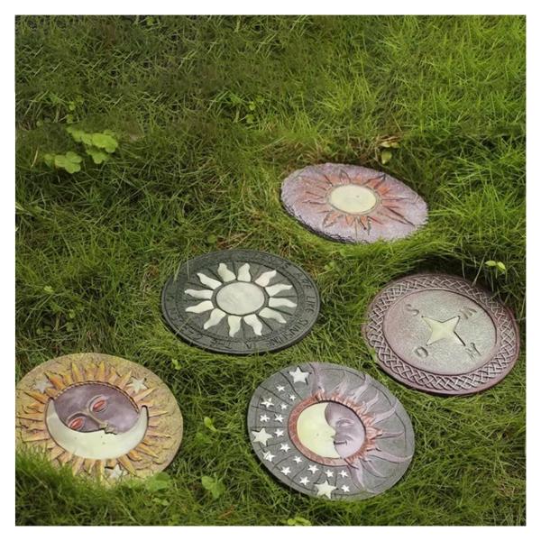 1. 商品の概要ガーデンステッピングストーン 蛍光発光 樹脂製 10 パターン選択可能樹脂素材製のガーデンステッピングストーンです。太陽、月、星、蝶など 10 種類のパターンから選べ、直径 26cm（一部円楕円足型はサイズ異なり）のサイズで...
