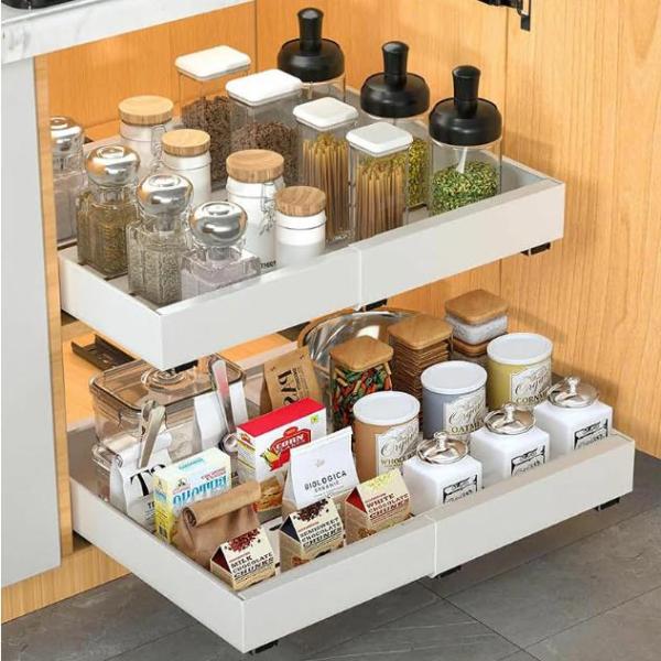【発売日：2025年08月15日】【調整可能なサイズ】このキッチン収納引き出しは、幅32cmから52cmまで伸縮自在で、様々なキッチンスペースにフィットします。必要に応じてサイズを調整できるため、シンク下やカウンター下など、限られたスペース...