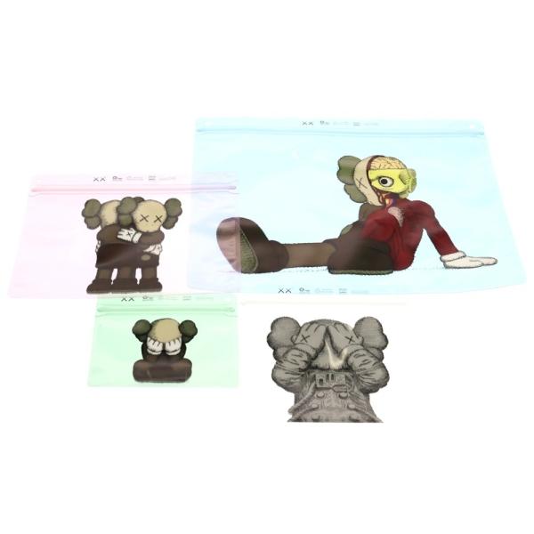 [商品番号]3225L260028[ブランド]KAWS（カウズ）[モデル]× Pake Set KAWS TOKYO FIRST パケセット カウズ東京ファースト限定 パケ ポーチ 4種セット マルチ[販売店舗]BRING オンラインショップ