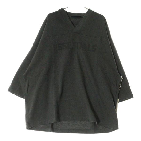 [商品番号]9025H260015[ブランド]FEAR OF GOD ESSENTIALS（フィアオブゴッド エッセンシャルズ）[モデル]FOOTBALL TEE フットボール フロントロゴ Vネック半袖Tシャツ カットソーカーキ[販売店舗...