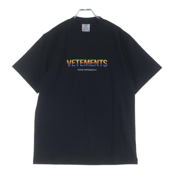 [商品番号]9226B160022[ブランド]VETEMENTS（ヴェトモン）[モデル]21SS THINK DIFFERENTLY LOGO T-SHIRT ロゴプリント クルーネック 半袖Tシャツ カットソー ブラック UE51TR62...